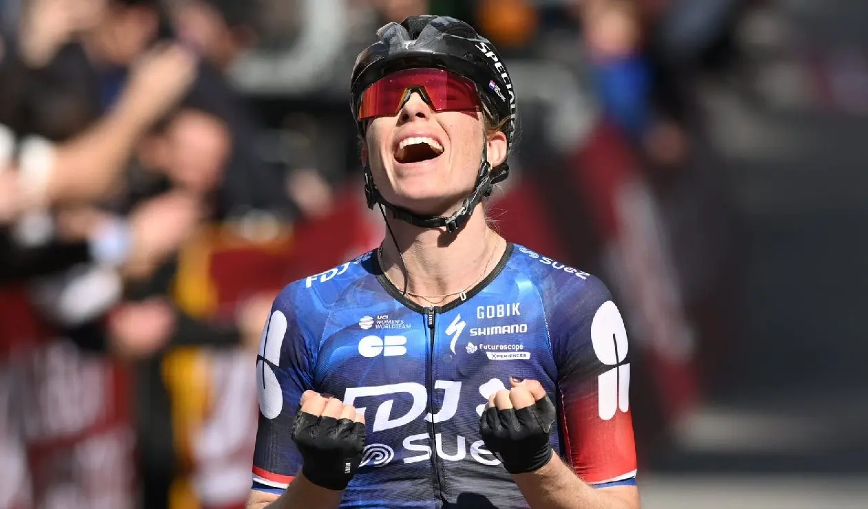 Demi Vollering ganó la Strade Bianche femenina | Antena 2