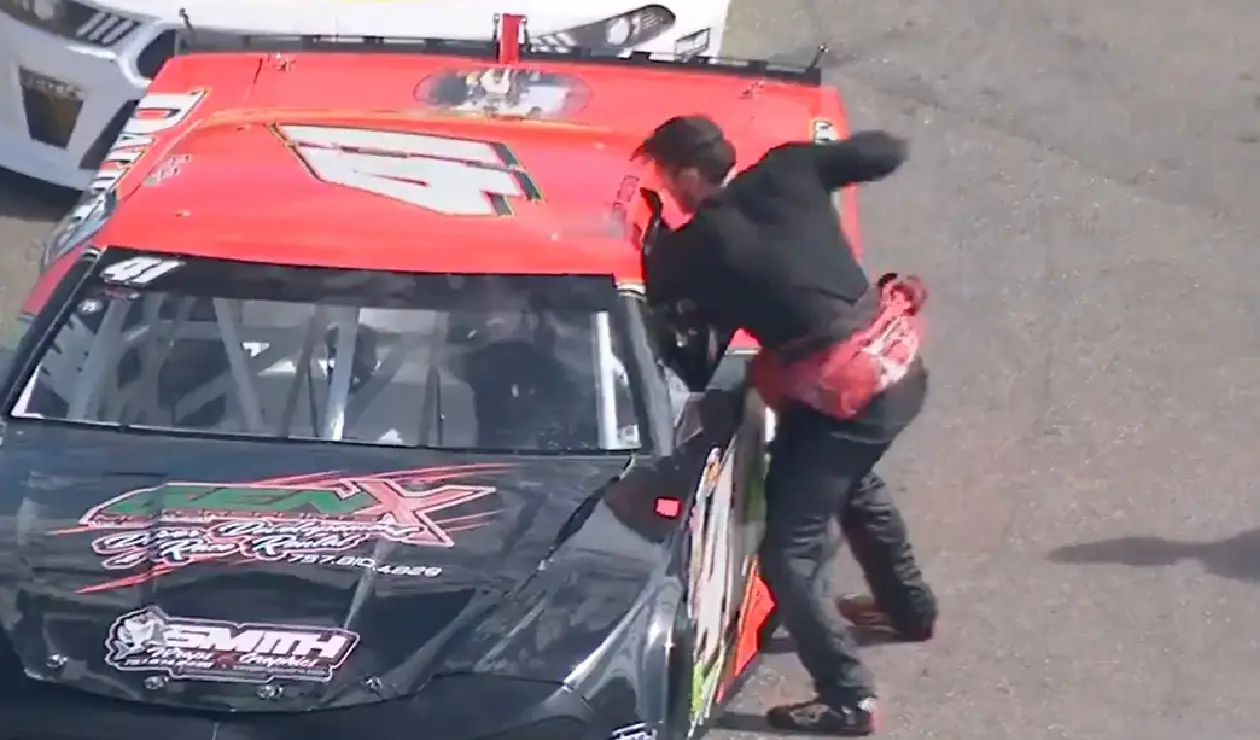 Piloto de Nascar golpeó a un rival en plena carrera | Antena 2